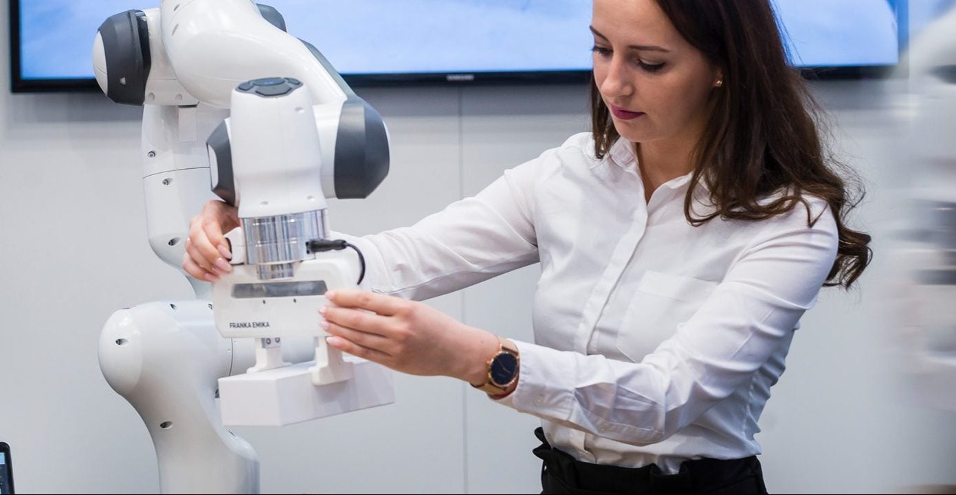 Robotisation contributes to the personal development of employees.