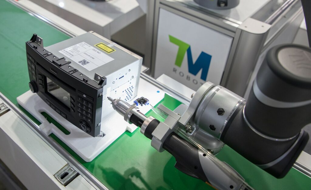 What is a cobot? | The ultimate collaborative robot guide | WiredWorkers