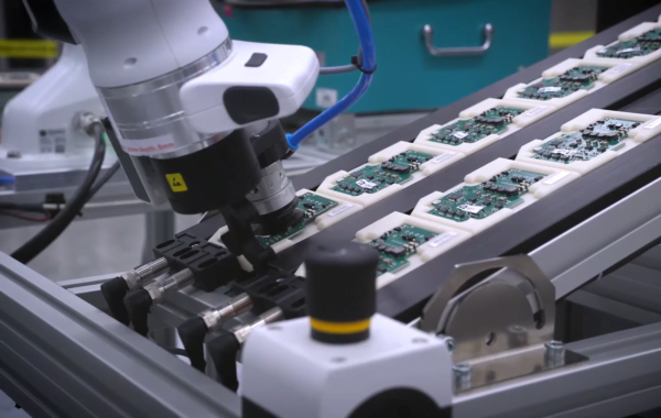 What is a cobot? | The ultimate collaborative robot guide | WiredWorkers